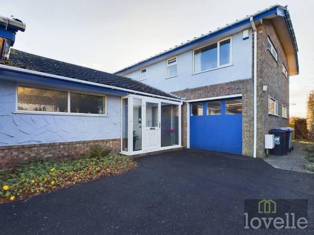 4 bedroom detached house for sale