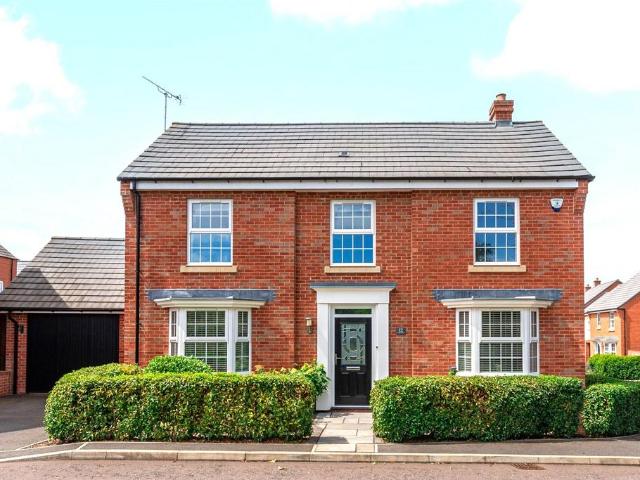 4 bedroom detached house for sale