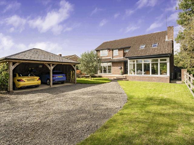 4 bedroom detached house for sale