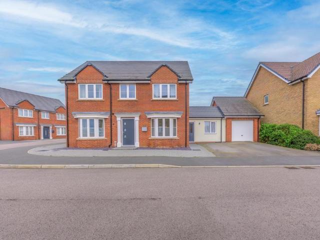 5 bedroom detached house for sale