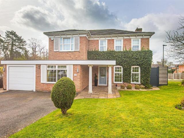 4 bedroom detached house for sale