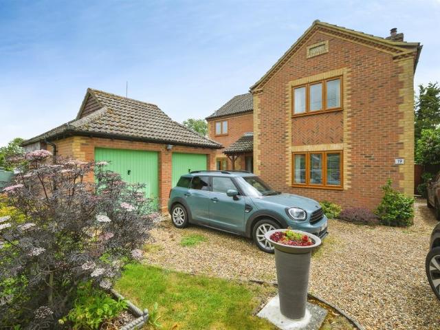 4 bedroom detached house for sale