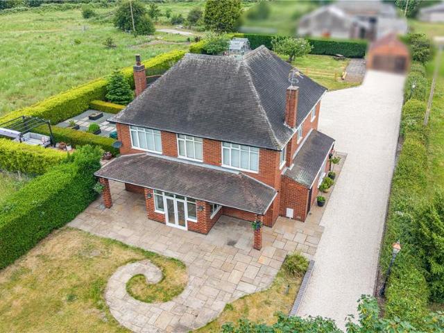 4 bedroom detached house for sale