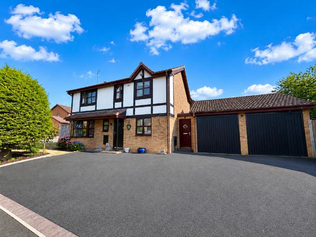 4 bedroom detached house for sale