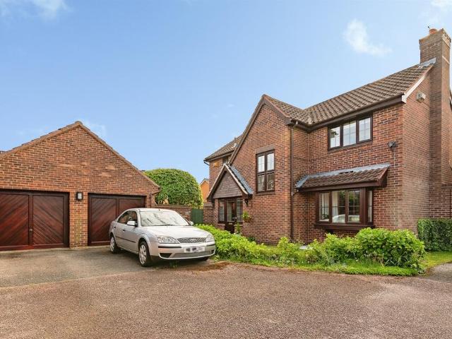 4 bedroom detached house for sale