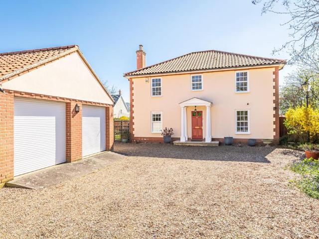 4 bedroom detached house for sale