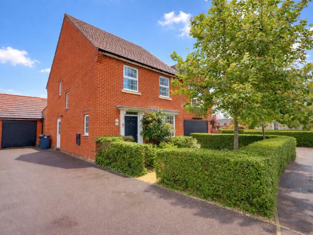 4 bedroom detached house for sale