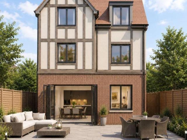 4 bedroom detached house for sale