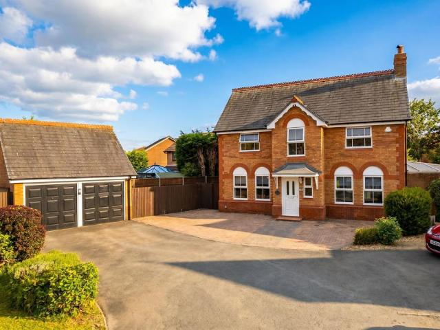4 bedroom detached house for sale