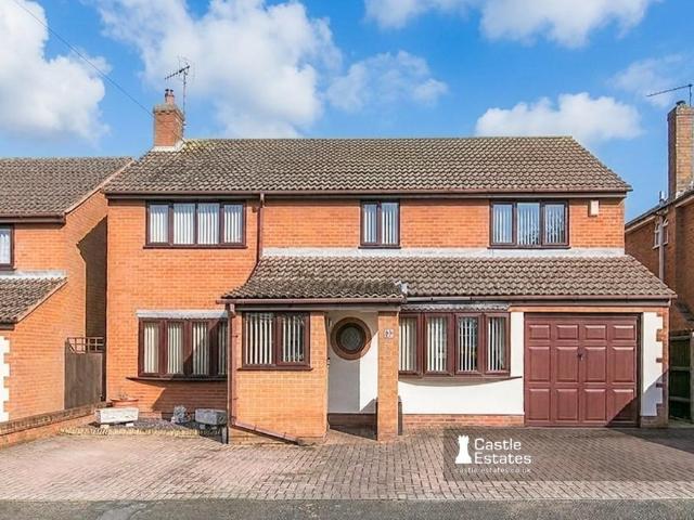 4 bedroom detached house for sale