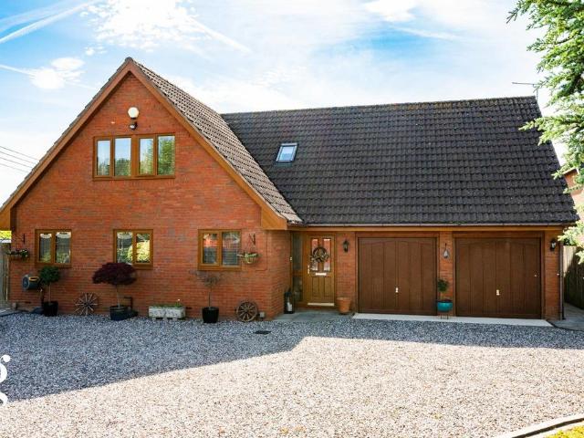 4 bedroom detached house for sale