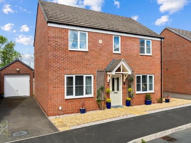 4 bedroom detached house for sale