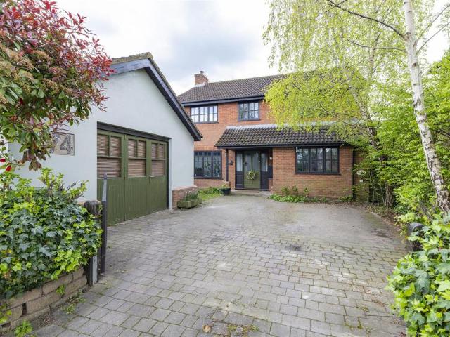 4 bedroom detached house for sale