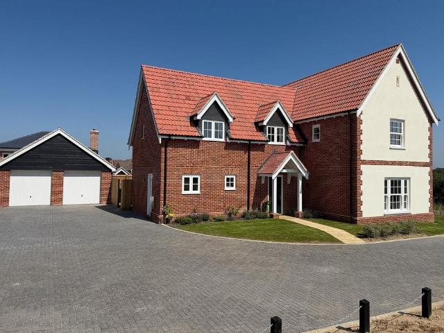 4 bedroom detached house for sale