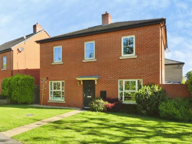4 bedroom detached house for sale