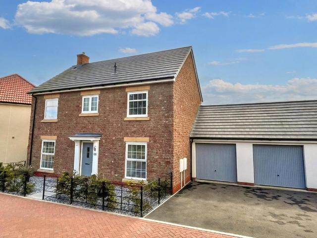 4 bedroom detached house for sale