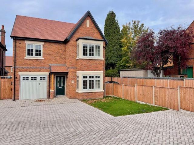 4 bedroom detached house for sale