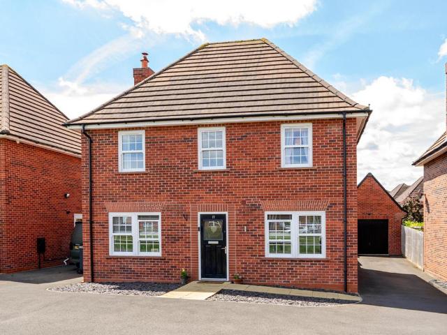 4 bedroom detached house for sale