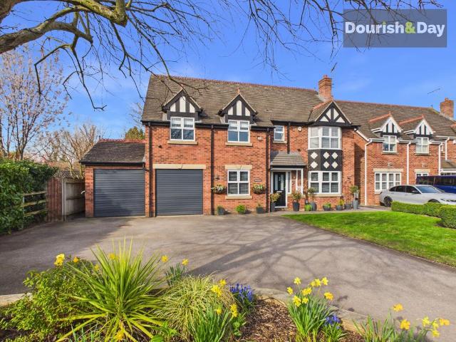 4 bedroom detached house for sale
