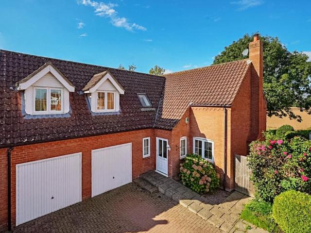 4 bedroom detached house for sale