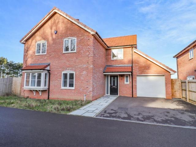 4 bedroom detached house for sale