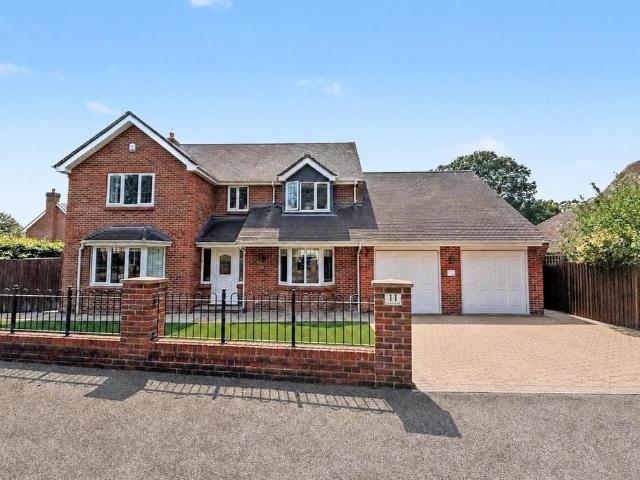 4 bedroom detached house for sale