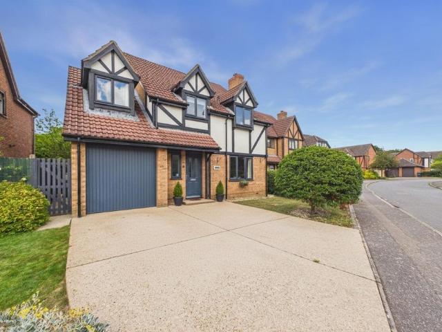 4 bedroom detached house for sale