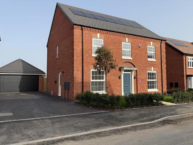 4 bedroom detached house for sale