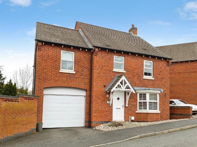 4 bedroom detached house for sale