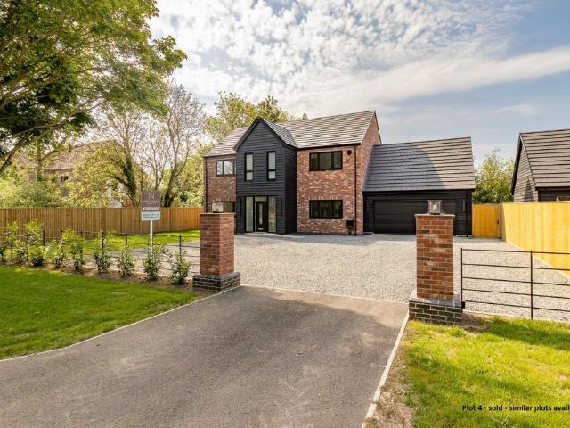 4 bedroom detached house for sale