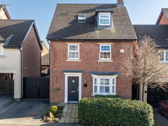 4 bedroom detached house for sale