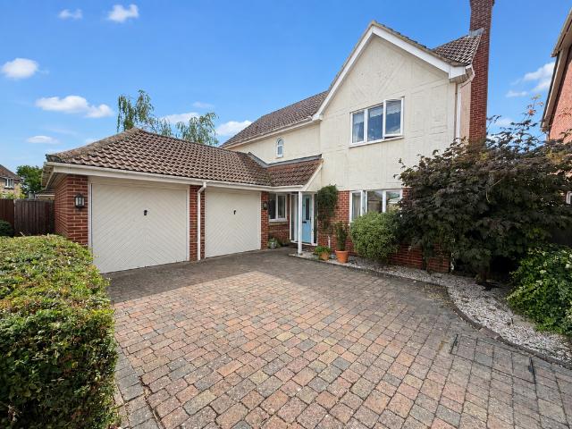 4 bedroom detached house for sale