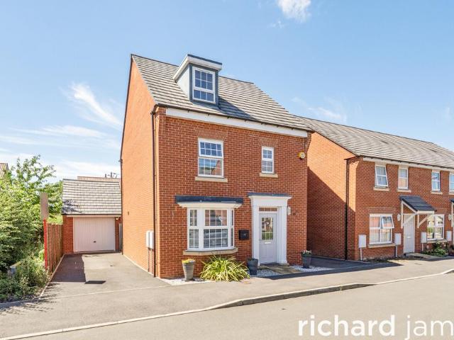 4 bedroom detached house for sale