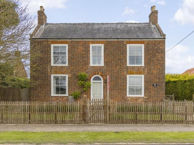 4 bedroom detached house for sale