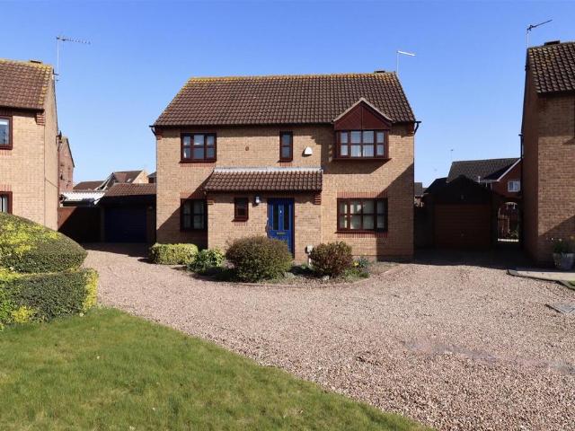 4 bedroom detached house for sale