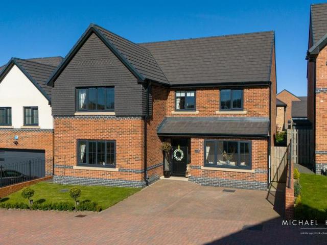 4 bedroom detached house for sale