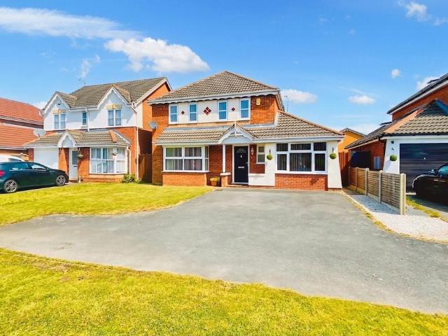 4 bedroom detached house for sale