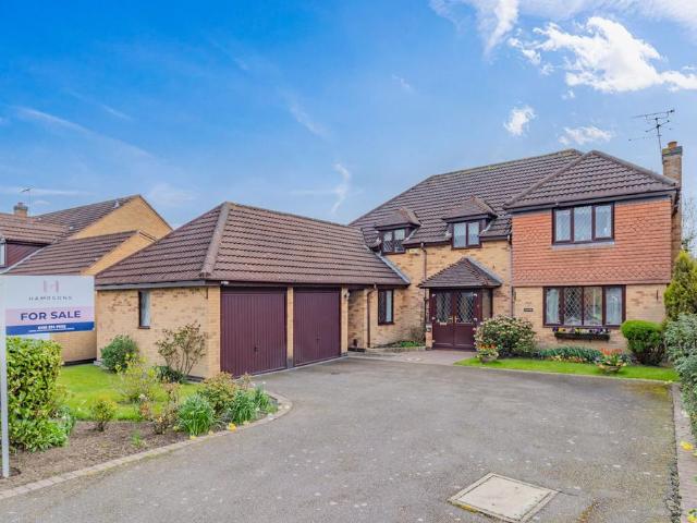 4 bedroom detached house for sale