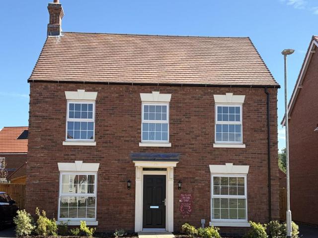 4 bedroom detached house for sale