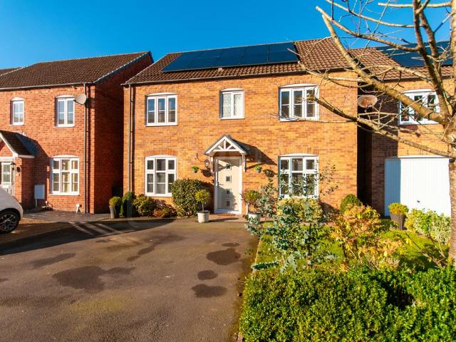 4 bedroom detached house for sale