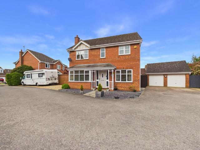 4 bedroom detached house for sale
