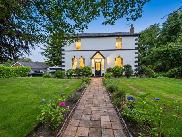 4 bedroom detached house for sale