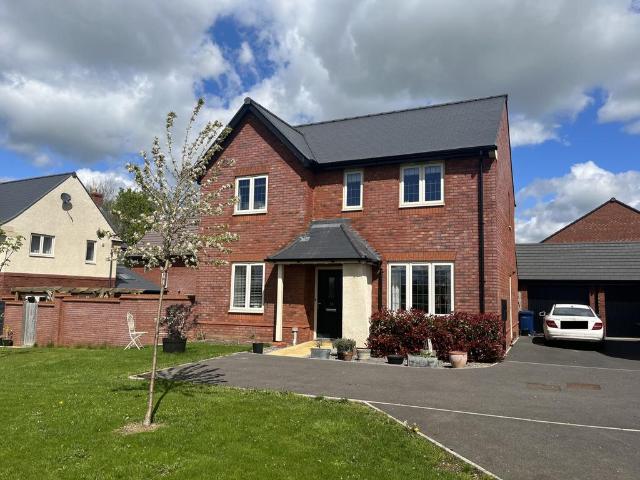 4 bedroom detached house for sale