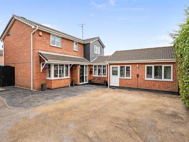 4 bedroom detached house for sale