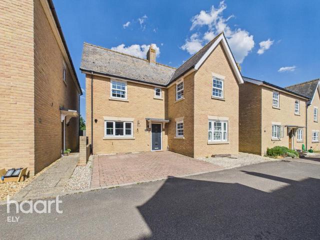 4 bedroom detached house for sale