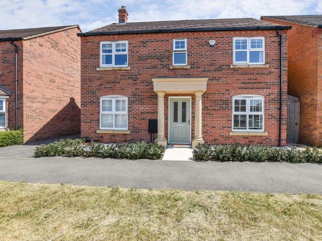 4 bedroom detached house for sale