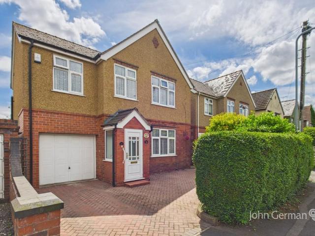 4 bedroom detached house for sale