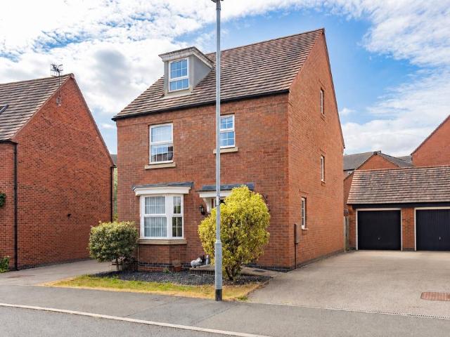 4 bedroom detached house for sale