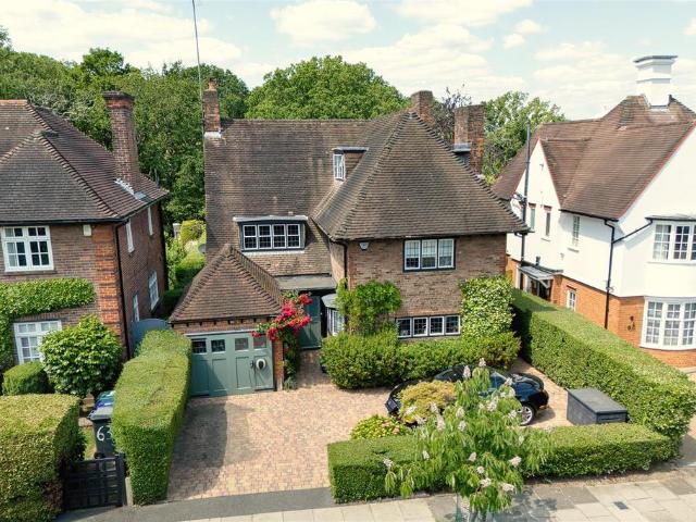 4 bedroom detached house for sale