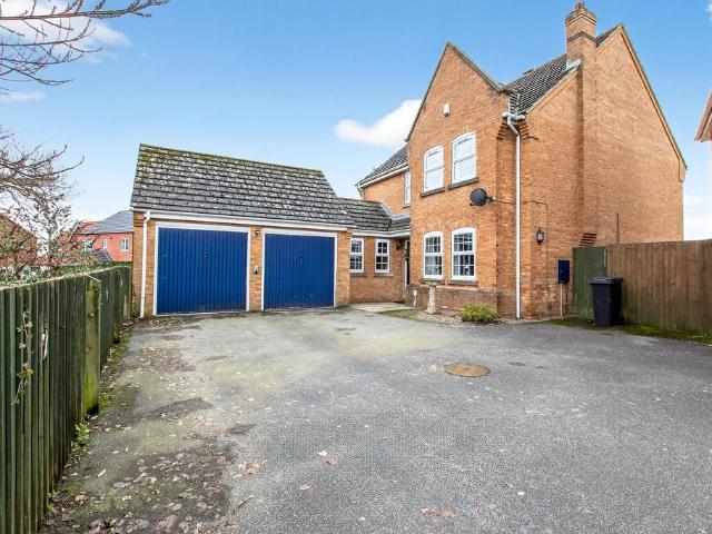 4 bedroom detached house for sale